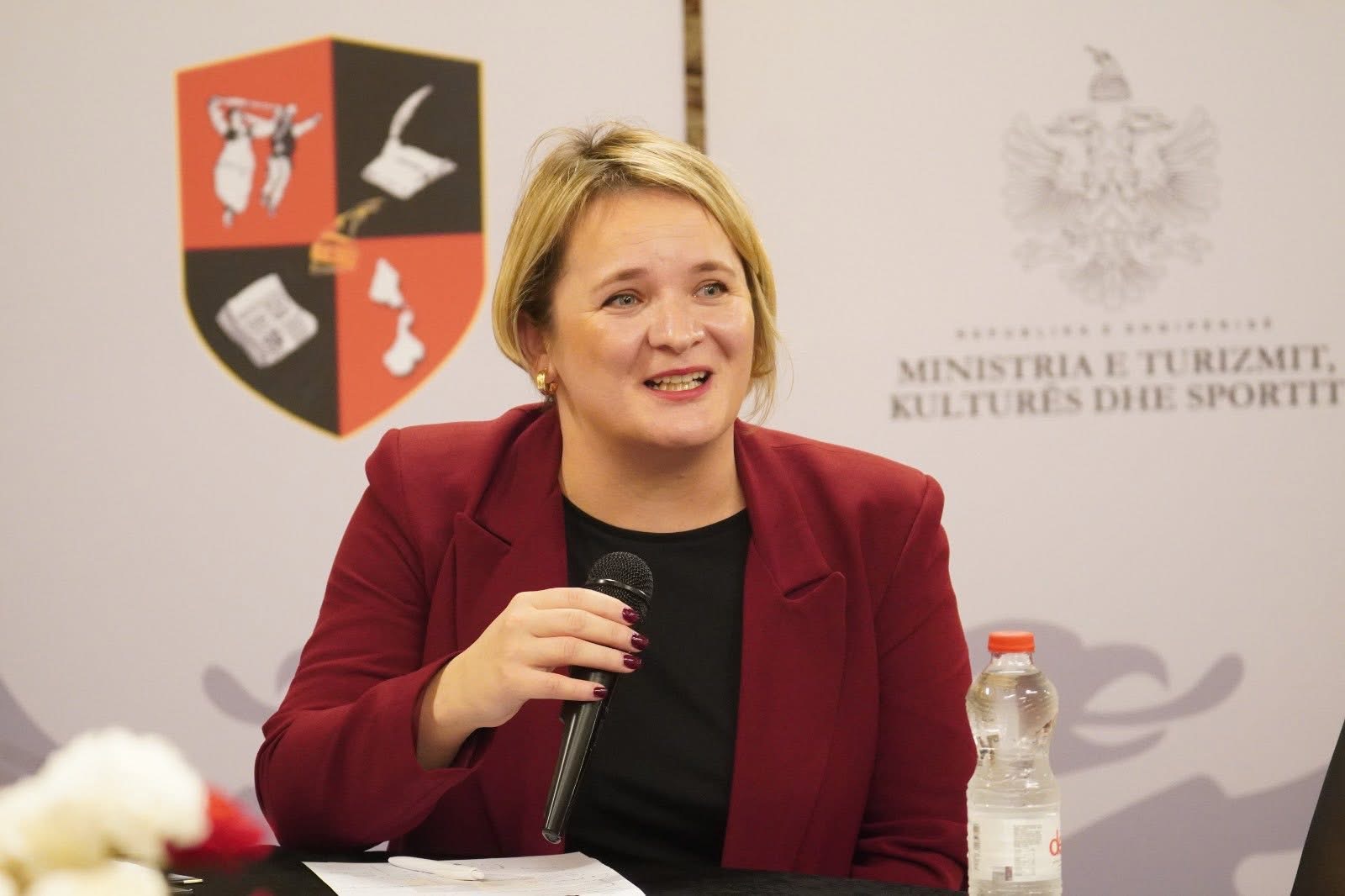 “Kurrë ma shumë para s’ka pasë qytetari” – thotë Liza Gashi – RADIO ...
